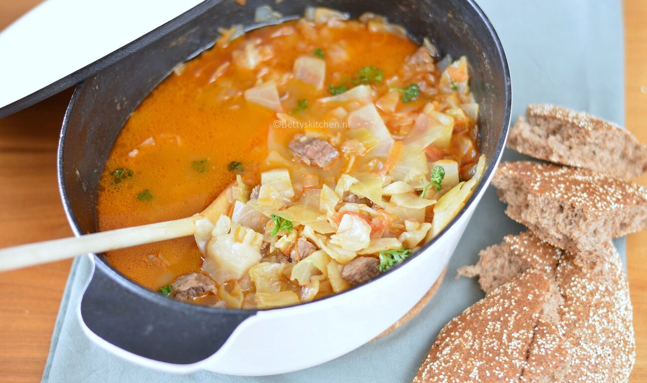 Oma's recepten: Kupus Kalja (gestoofd rundvlees met witte kool) - My ...