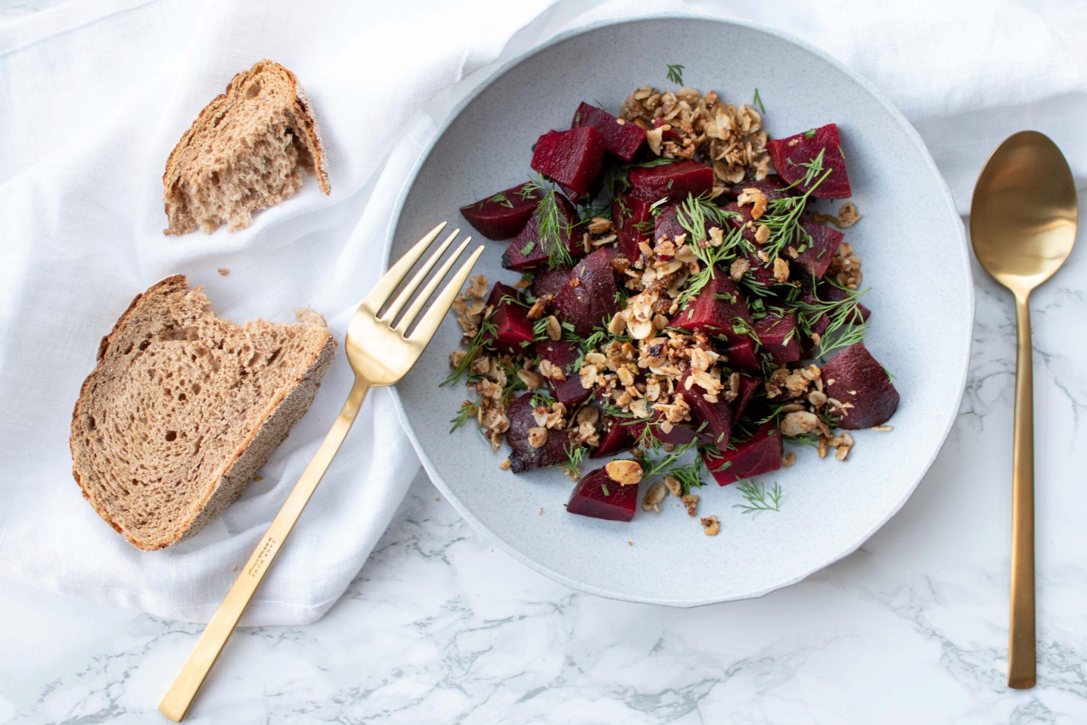 Bietensalade met hartige granola - My Food Blog